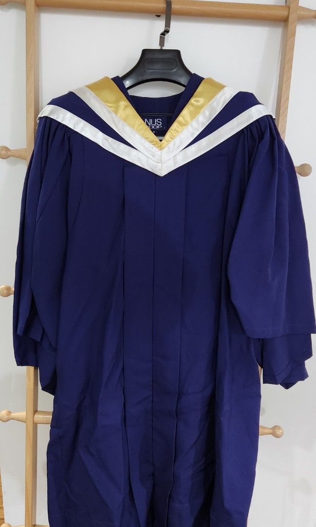 NUS Engineering Graduation Cloak and Mortarboard, Women's Fashion ...