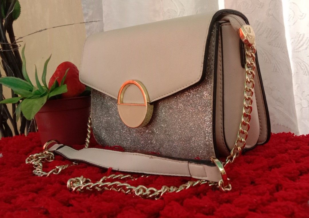 Original YEARCON Sling Bag on Carousell