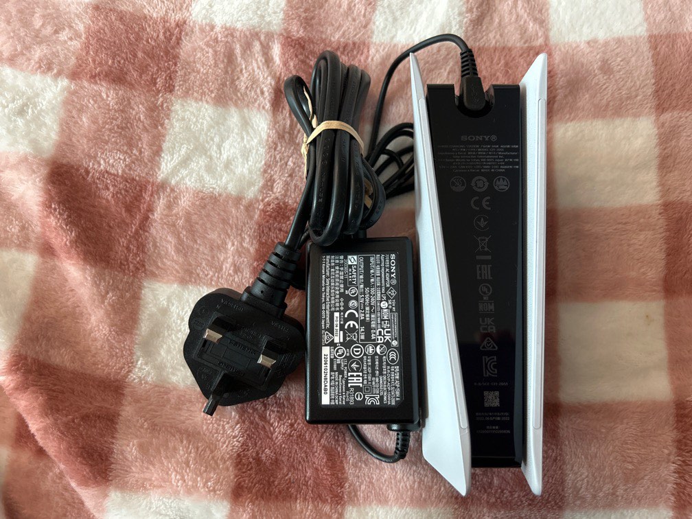 Ps5 original controllers charger, Video Gaming, Gaming Accessories ...