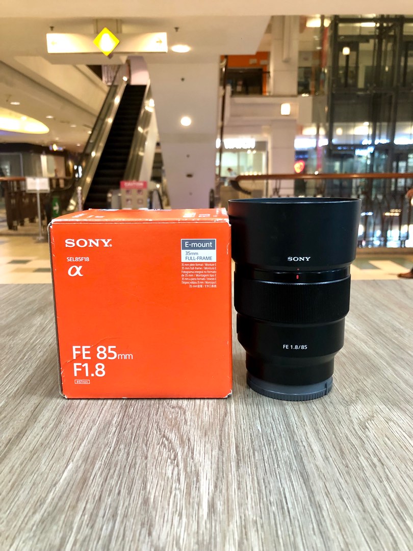 Sony FE 85mm f1.8 lens (98% new), Photography, Lens & Kits on Carousell