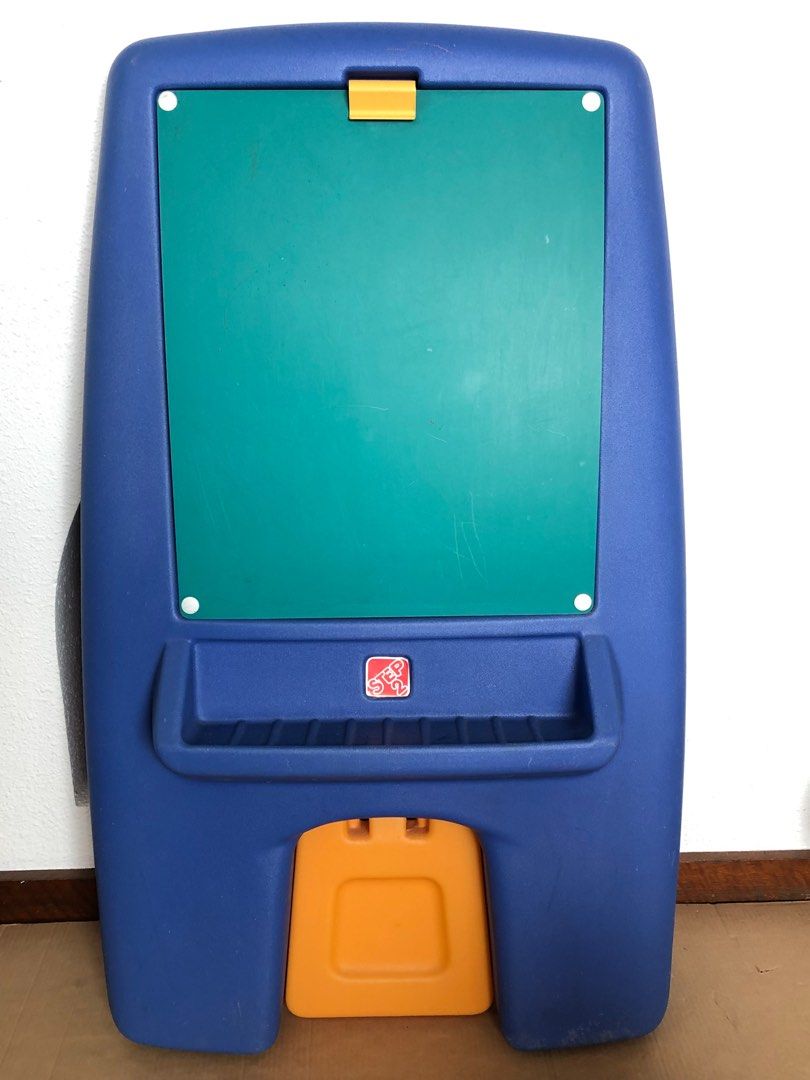 Step 2 Easel Chalkboard, Hobbies & Toys, Toys & Games on Carousell