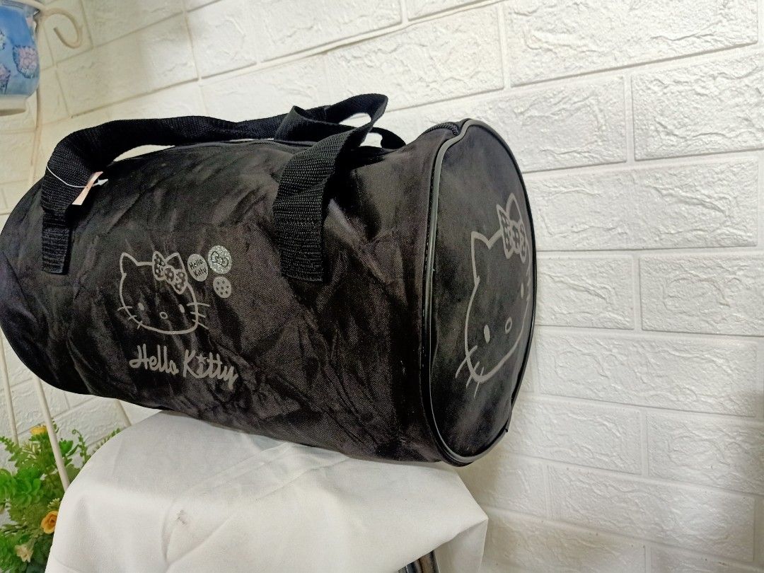 tas hello Kitty by sanrio, Barang Mewah, Tas & Dompet di Carousell