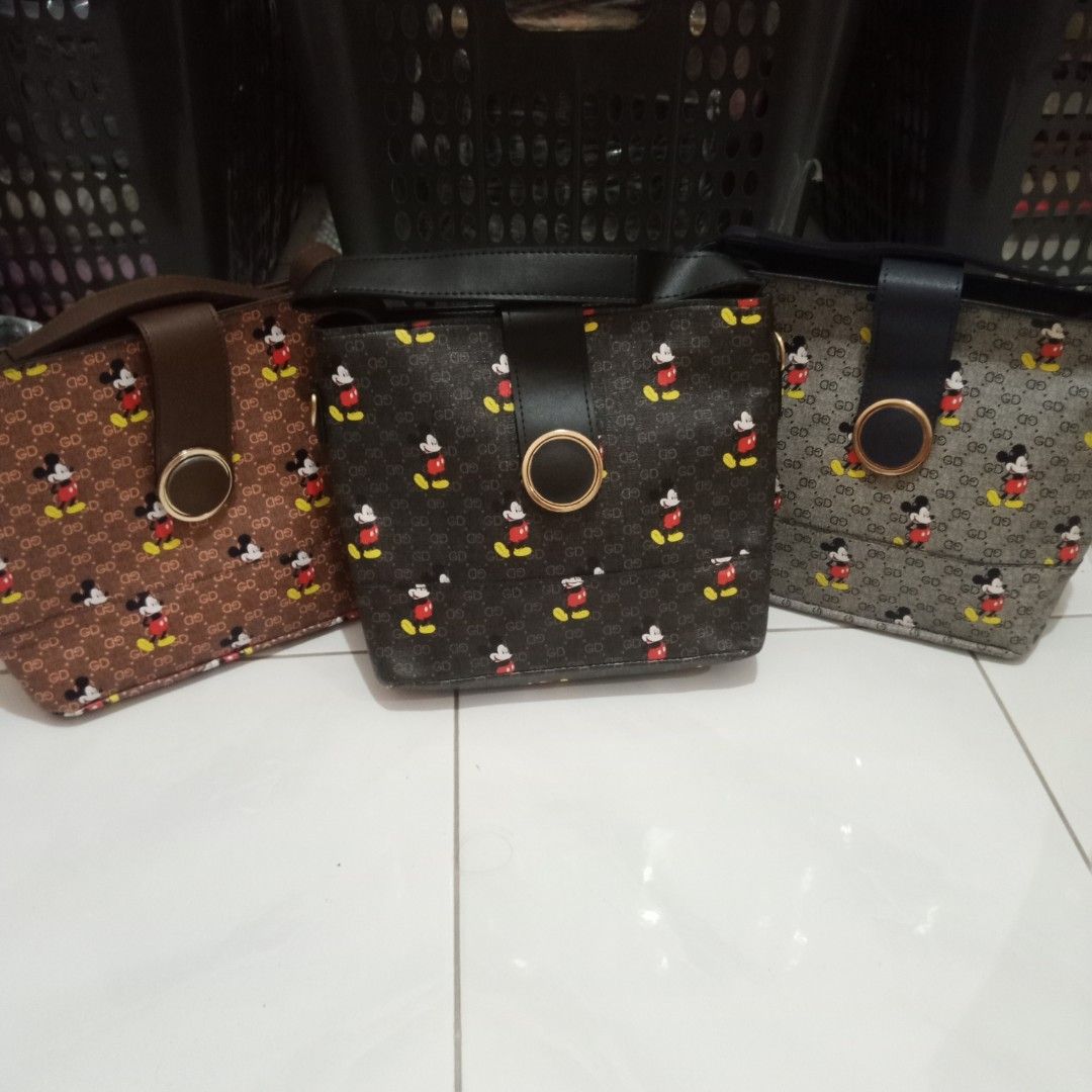 [DAPAT 3] Tas Mickey Mouse Kotak 2 in 1, Fesyen Wanita, Tas & Dompet di Carousell