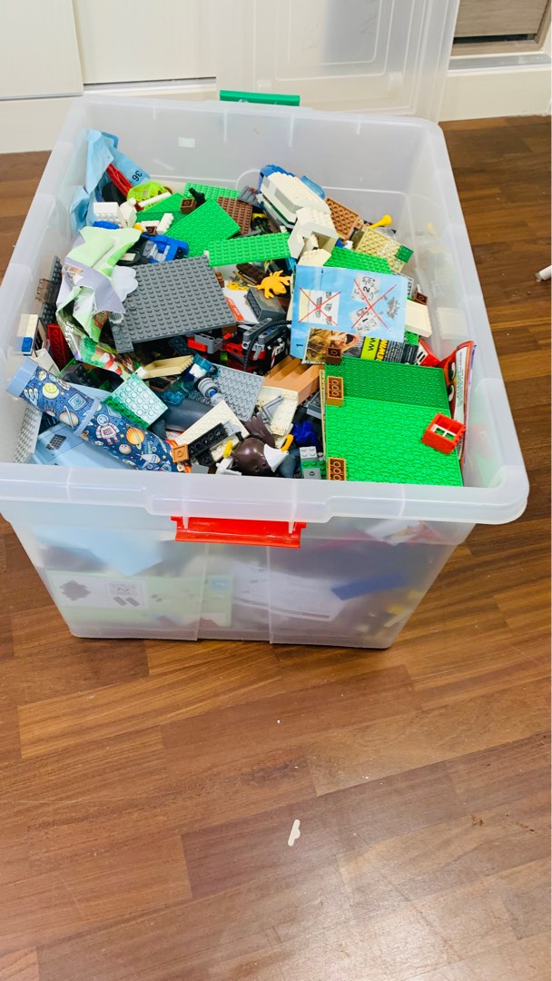 Thousands of Lego bricks, Hobbies & Toys, Toys & Games on Carousell