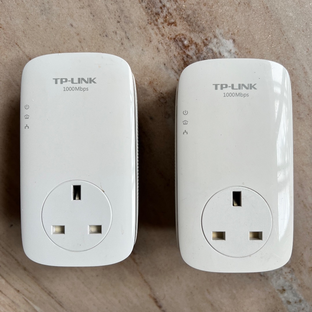 TP -Link Powerline Adapters AV1000 Gigabit Passthrough (2 gigabit ports ...