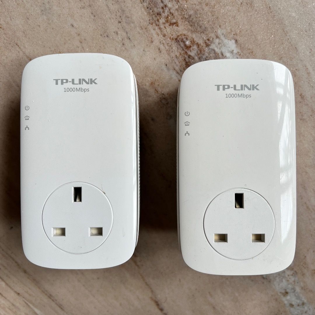 TP -Link Powerline Adapters AV1000 Gigabit Passthrough (2 gigabit ports ...