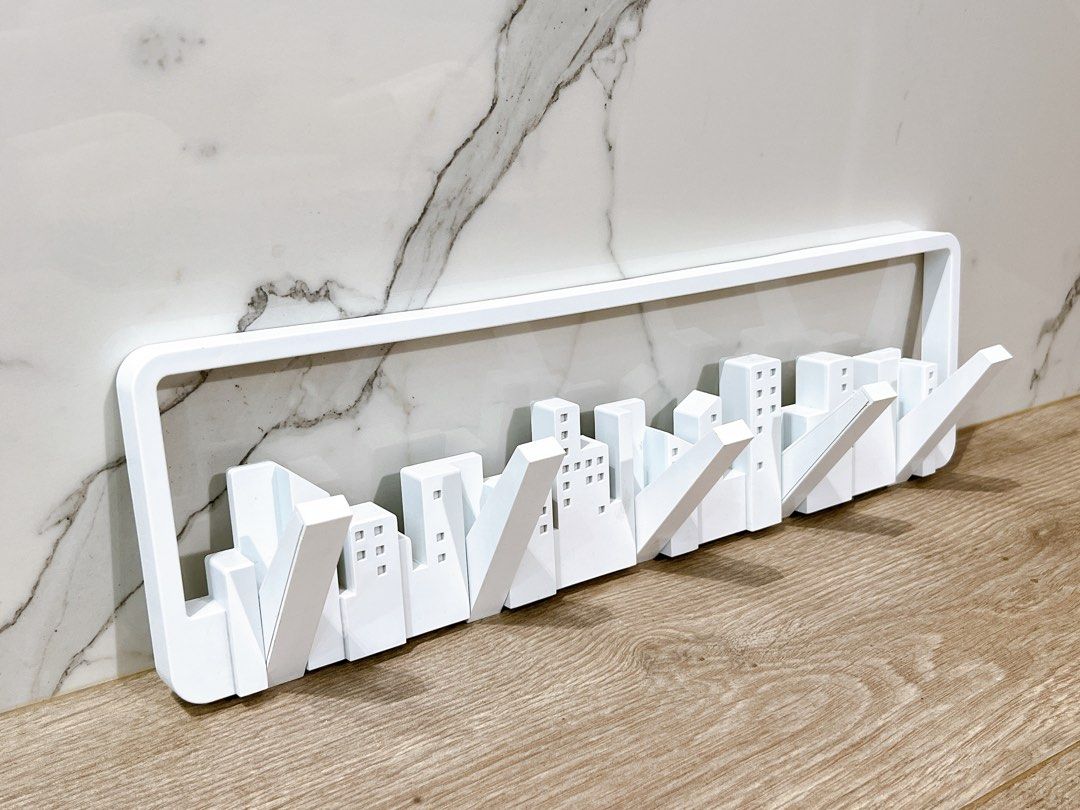 Umbra skyline multi-hook rack (white), 傢俬＆家居, 家居裝飾, 牆上裝飾 - Carousell