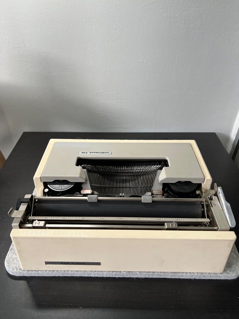 Underwood 310 typewriter, Hobbies & Toys, Memorabilia & Collectibles ...