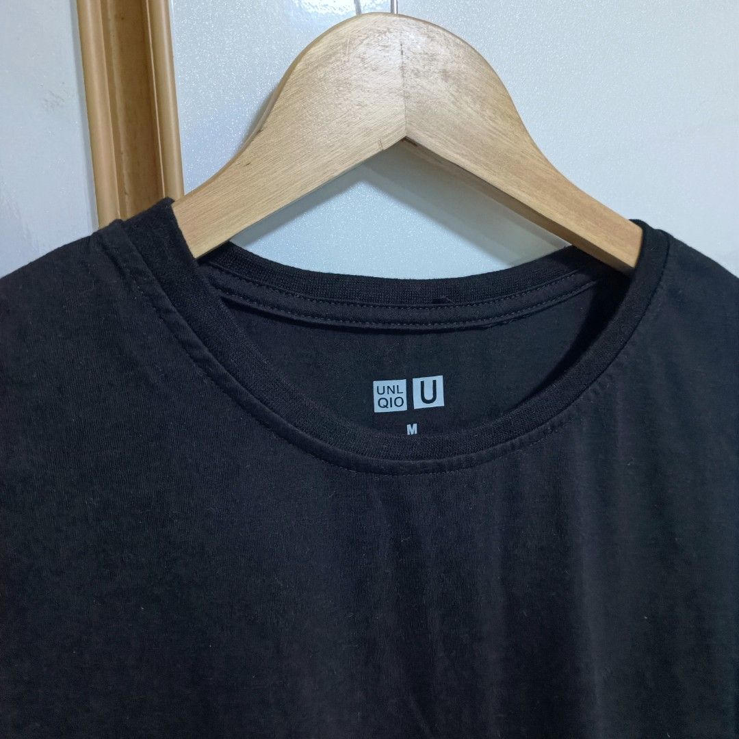 Uniqlo Black basic Top, Women's Fashion, Tops, Shirts on Carousell