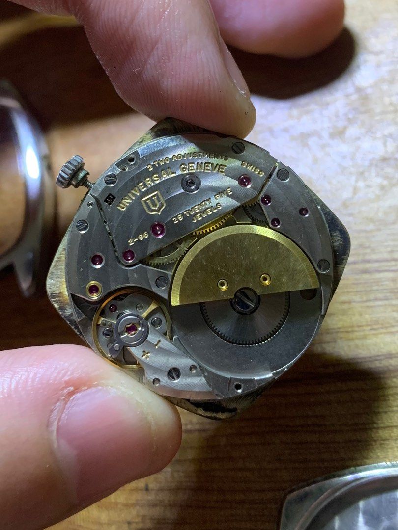 (Very Rare) Universal Geneve white shadow ultra slim blue sunburst dial ...