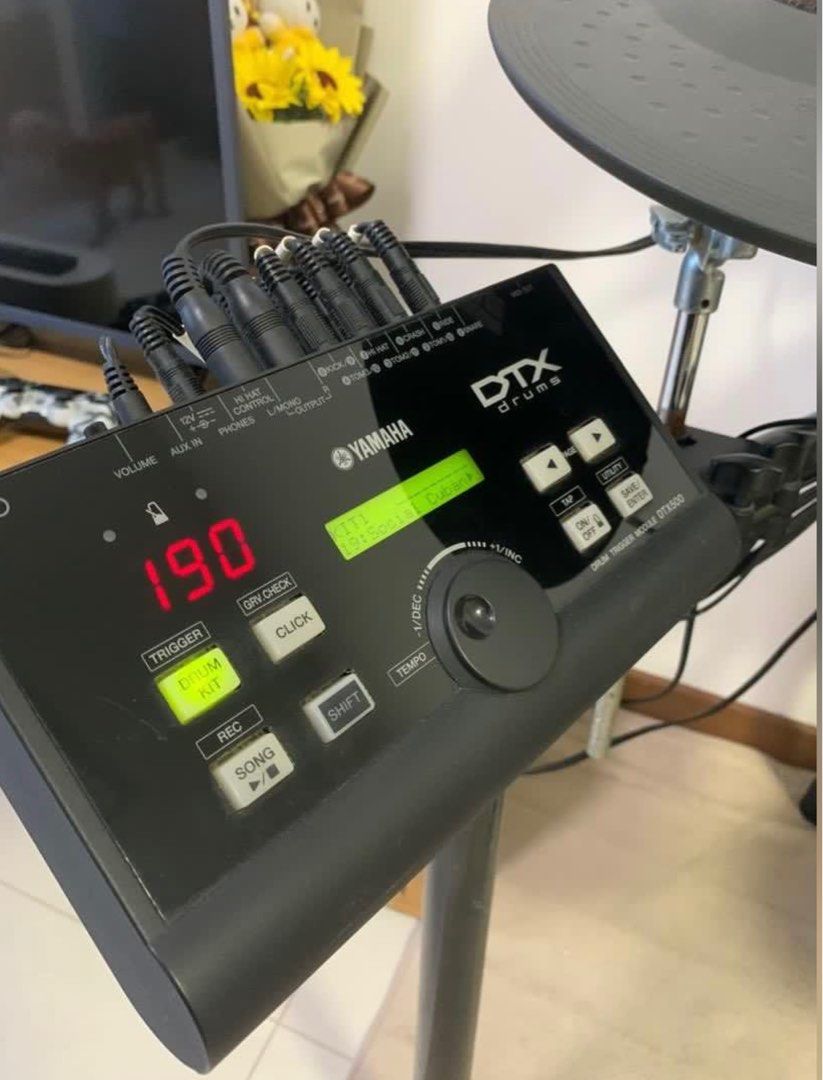 Yamaha dtx500 FULL drum set + great speaker / digital drum, Hobbies ...