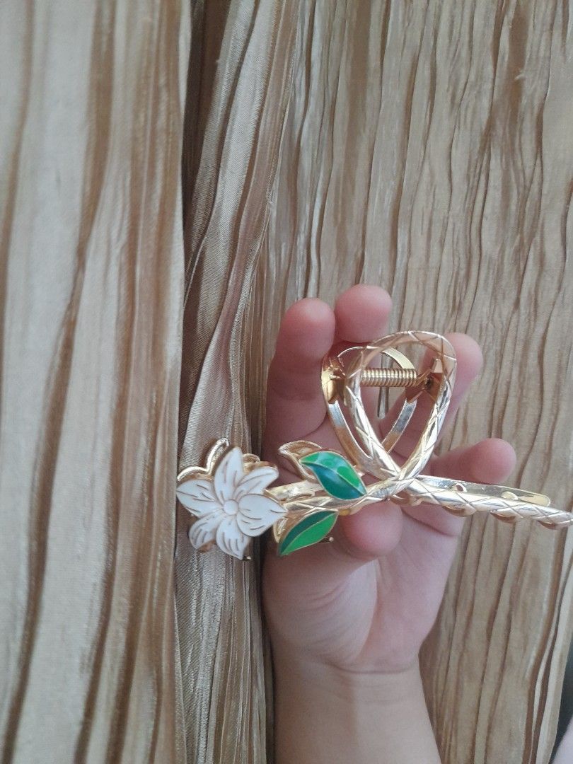 Aesthetic clamp flower preloved on Carousell