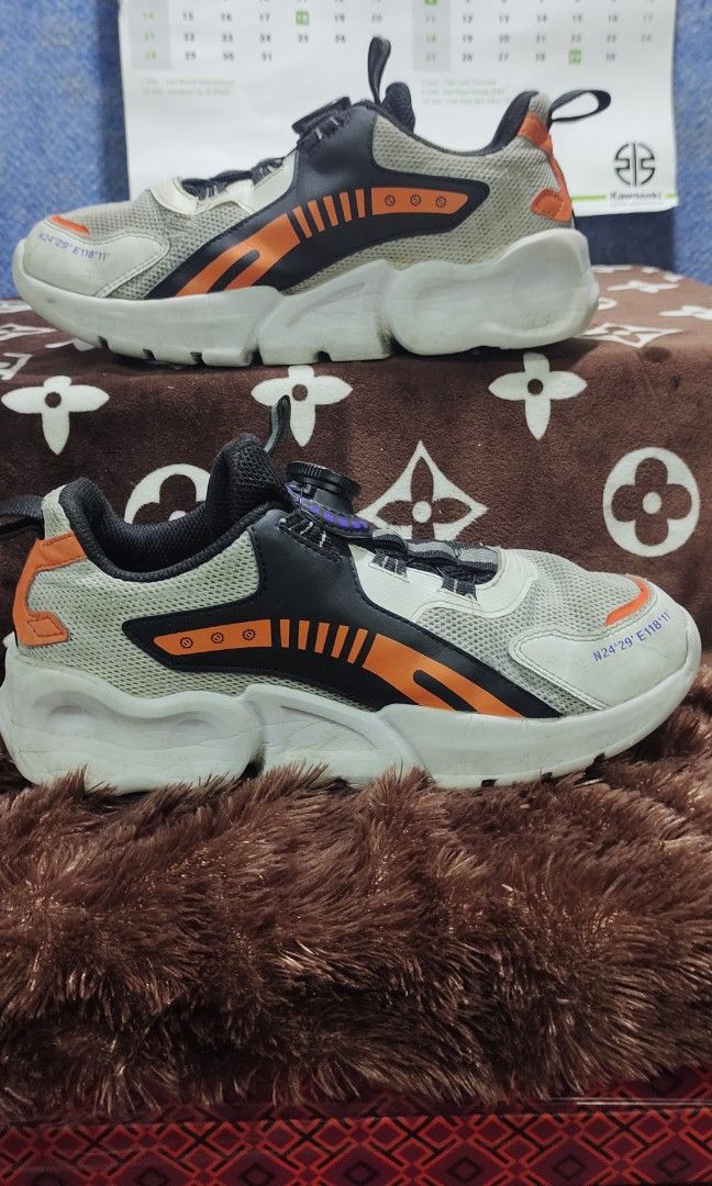 Anta sepatu sports second Luar Negeri super keren Mewah dan branded size 36/23Cm sepatu Sultan ...