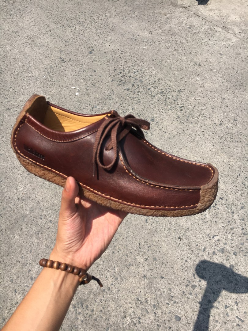 CLARKS WALLABEES LOW BROWN LEATHER on Carousell