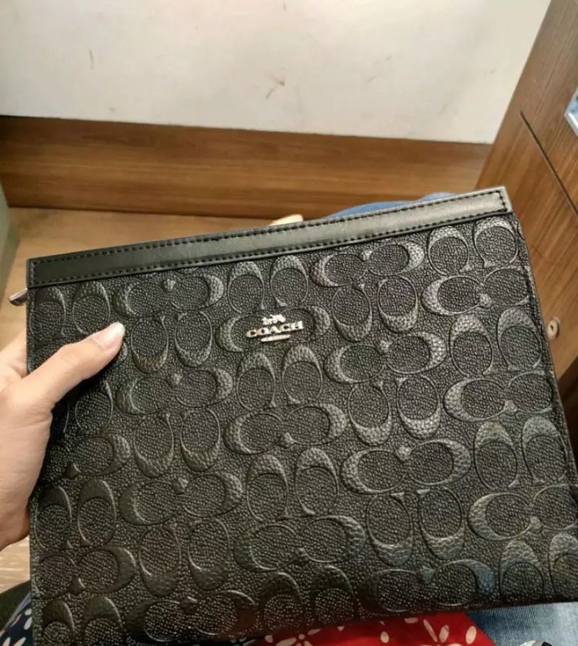 Coach Clutch, Fesyen Pria, Tas & Dompet , Dompet di Carousell
