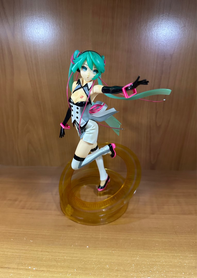 Hatsune Miku 1/7 Scale Figure Nijigen Dream Fever Ver., Hobbies & Toys ...