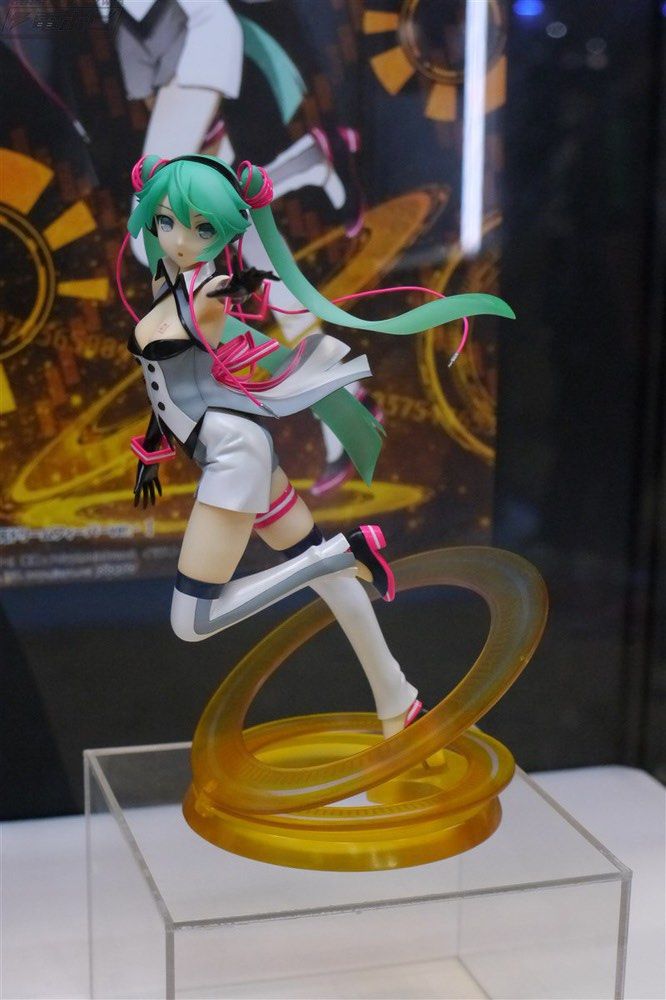 Hatsune Miku 1/7 Scale Figure Nijigen Dream Fever Ver., Hobbies & Toys ...
