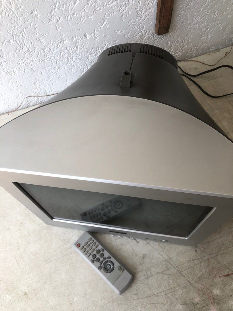 Heavy Duty Samsung 15 inch TV working on Carousell