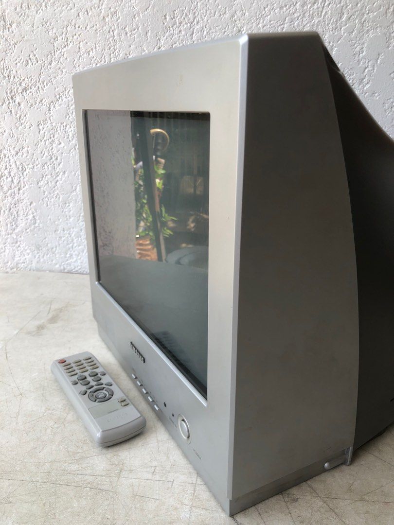 Heavy Duty Samsung 15 inch TV working on Carousell