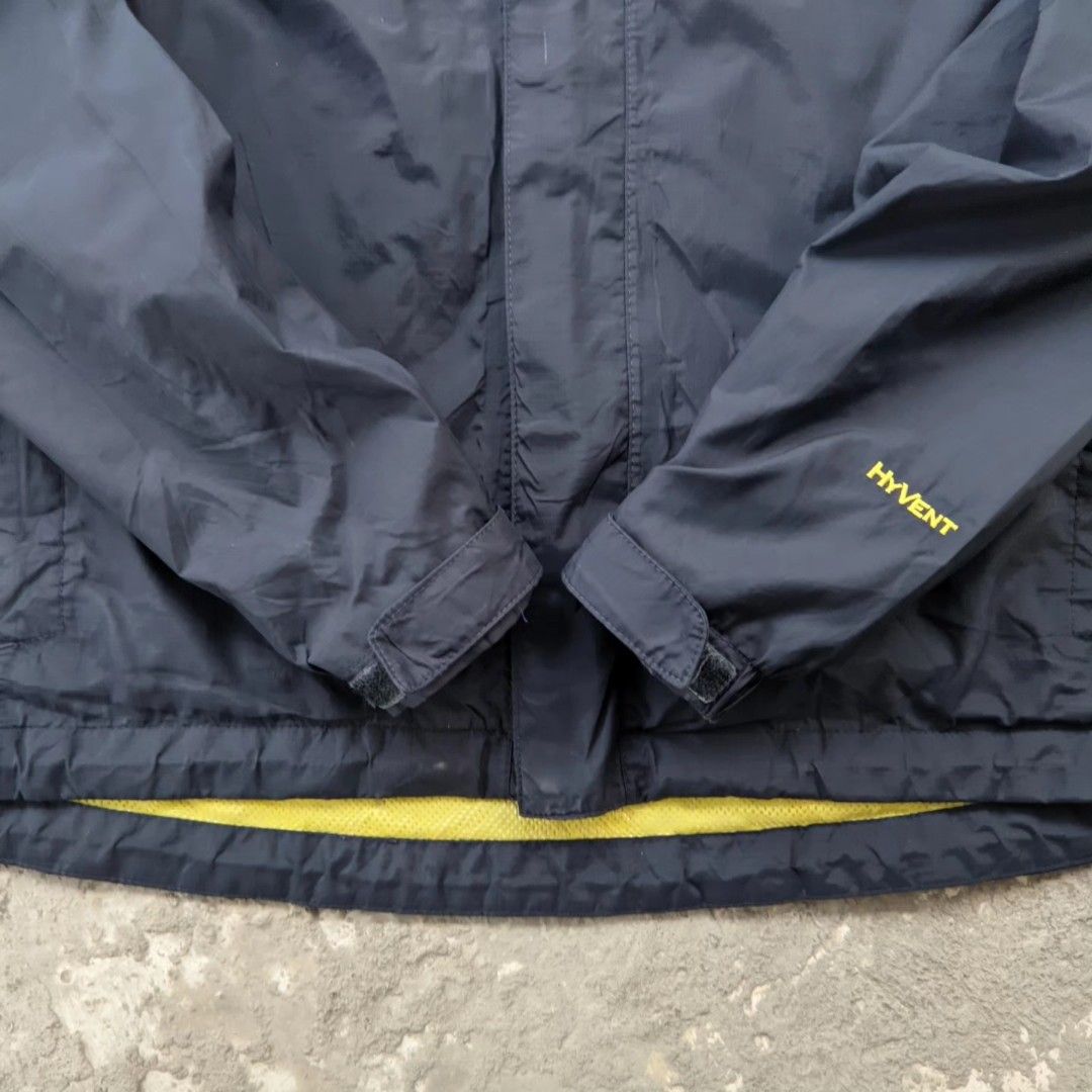 JAKET OUTDOOR TNF (THE NORTH FACE) HYVENT on Carousell
