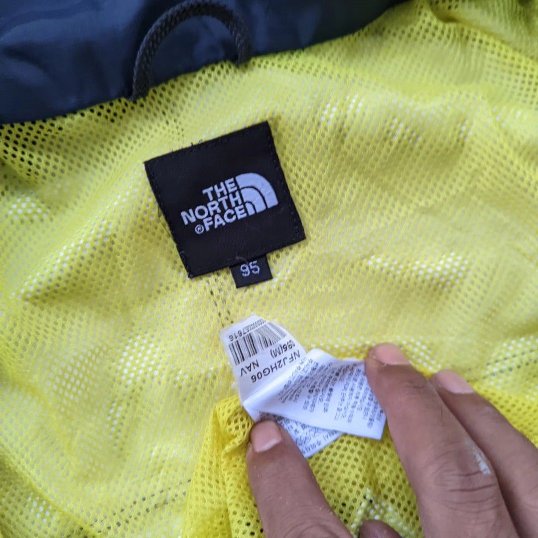 JAKET OUTDOOR TNF (THE NORTH FACE) HYVENT on Carousell