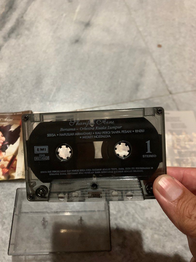 Kaset sharifah aini, Hobbies & Toys, Music & Media, CDs & DVDs on Carousell