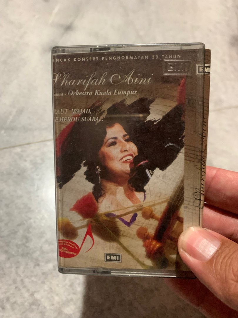 Kaset sharifah aini, Hobbies & Toys, Music & Media, CDs & DVDs on Carousell