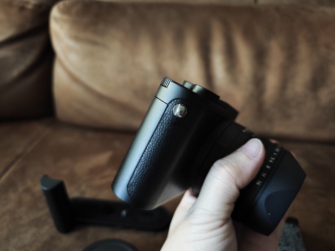 Leica Q2M Q2 Monochrom, Photography, Cameras on Carousell