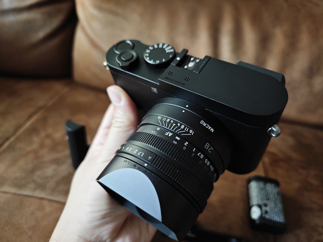 Leica Q2M Q2 Monochrom, Photography, Cameras on Carousell