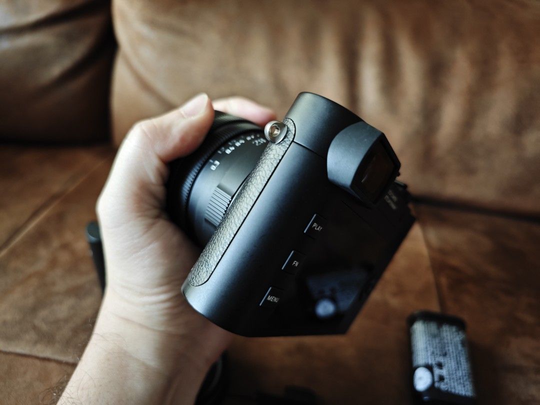 Leica Q2M Q2 Monochrom, Photography, Cameras on Carousell
