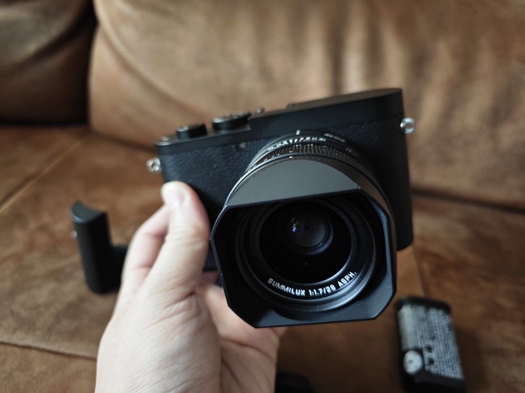 Leica Q2M Q2 Monochrom, Photography, Cameras on Carousell