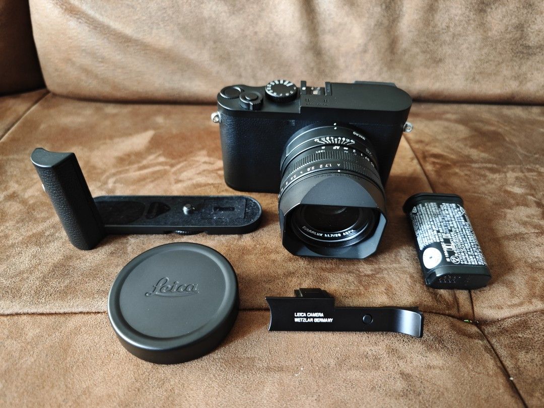Leica Q2M Q2 Monochrom, Photography, Cameras on Carousell