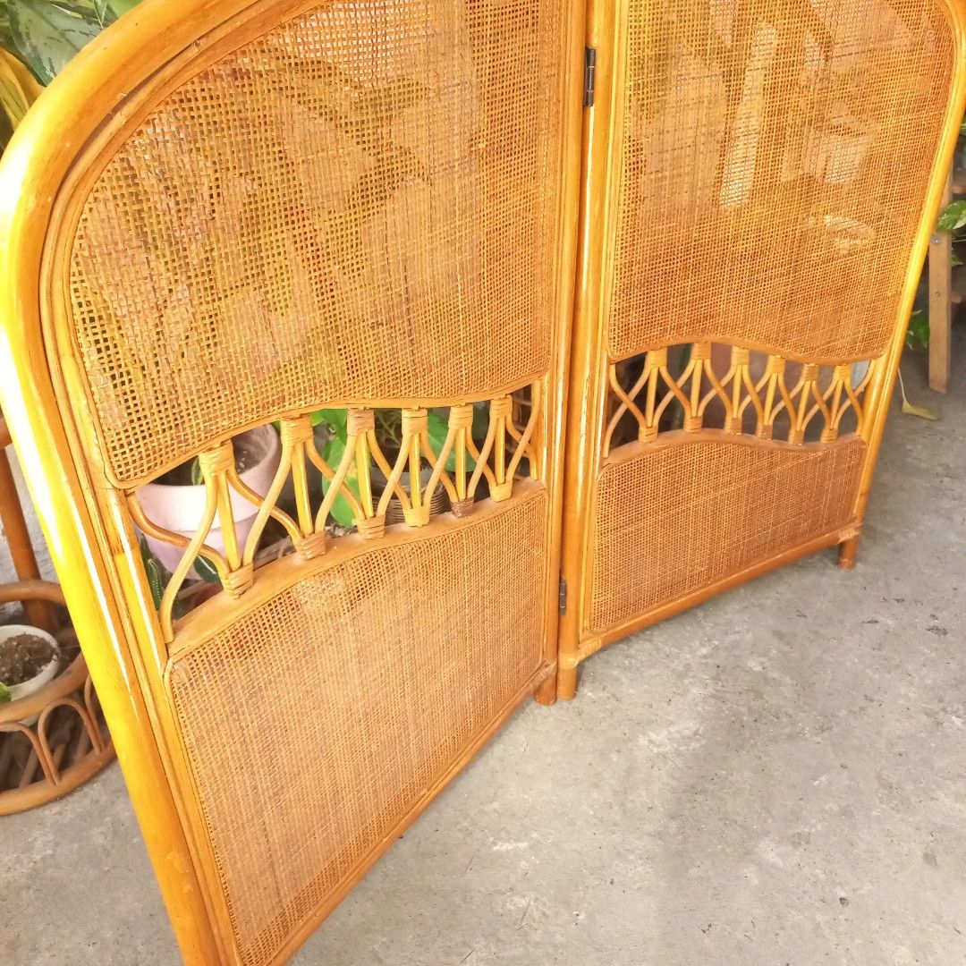 Low rattan bifold screen divider partition backdrop on Carousell