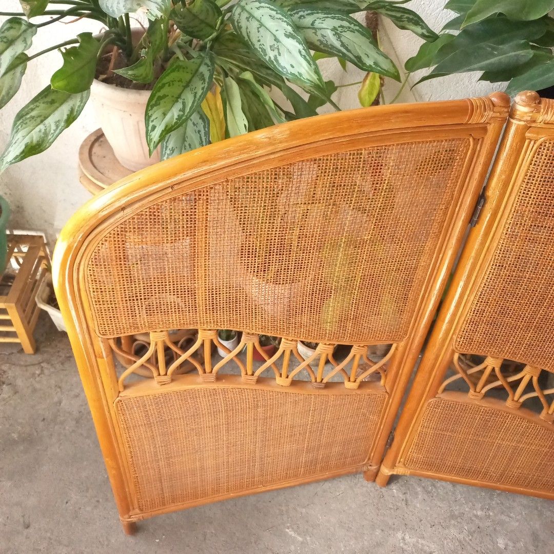 Low rattan bifold screen divider partition backdrop on Carousell