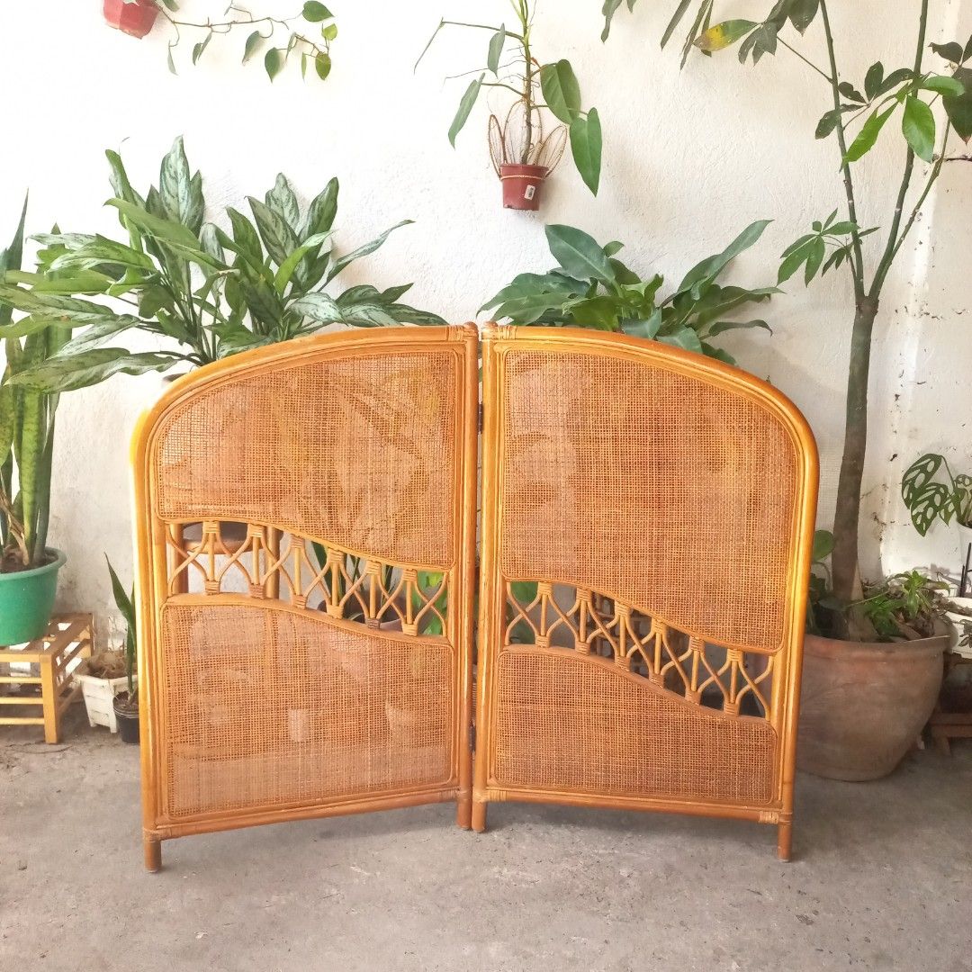 Low rattan bifold screen divider partition backdrop on Carousell