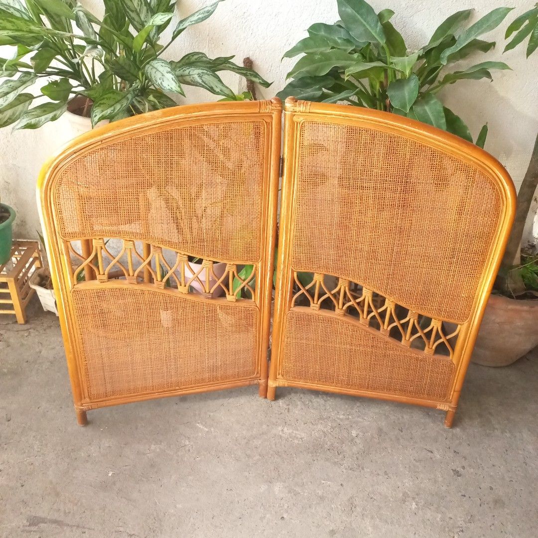 Low rattan bifold screen divider partition backdrop on Carousell