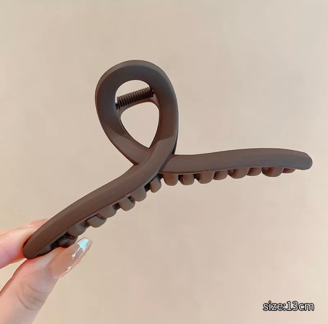 Matte claw clips (13cm), Women's Fashion, Watches & Accessories, Hair ...