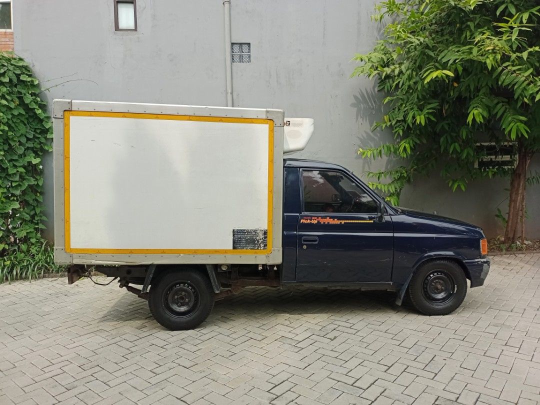 Mobil Box Pendingin Freezer Isuzu Panther 2003 Diesel, Mobil & Motor ...