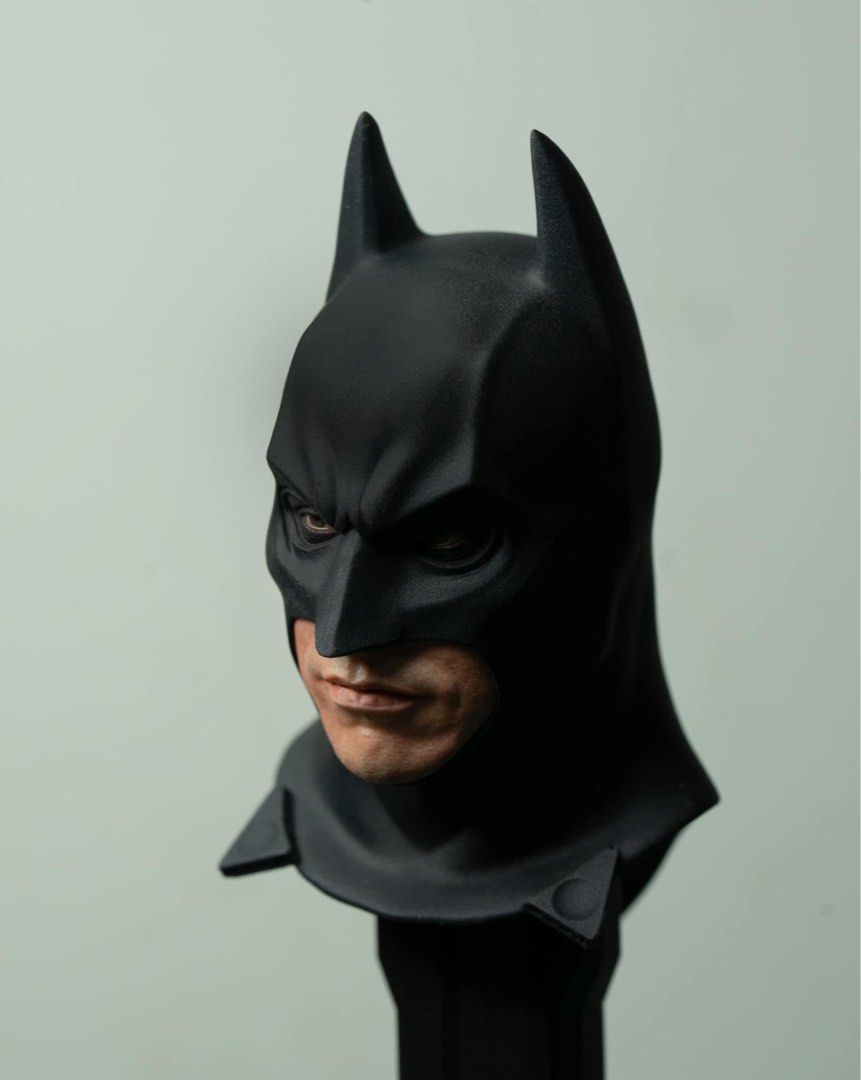 PRE-ORDER DC BATMAN BEGINS JAXON XU 1/6 SCALE BATMAN HELMETED HEAD ...