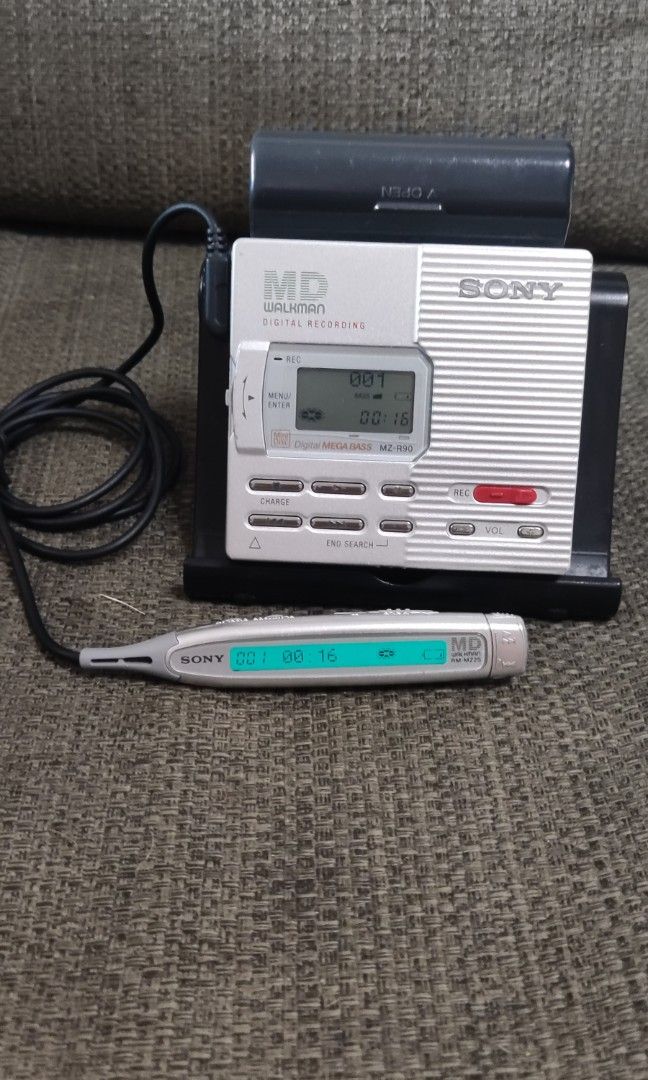 Sony mz-r90 portable md recorder, Audio, Portable Music Players on ...
