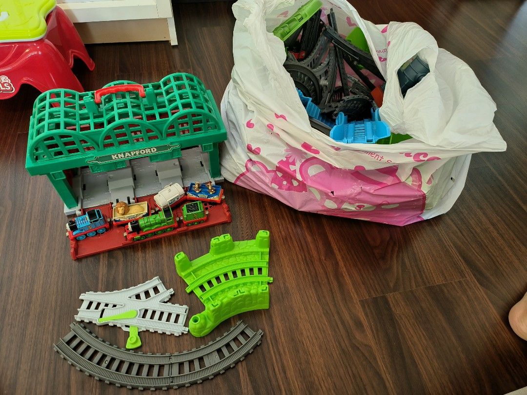 Thomas magnet trains, Hobbies & Toys, Toys & Games on Carousell