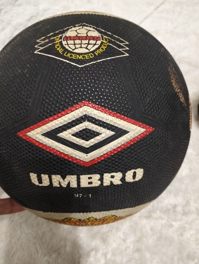 Umbro Mu Kombo vintage 90s cap n ball, Men's Fashion, Watches ...
