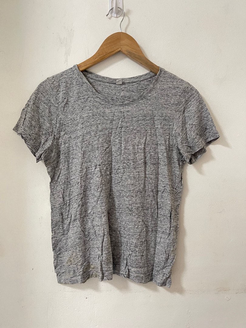 uniqlo basic shirt, Women's Fashion, Tops, Shirts on Carousell