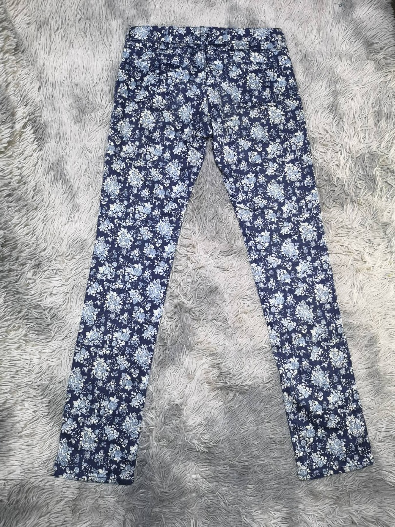 Uniqlo Blue Floral Pants, Women's Fashion, Bottoms, Jeans on Carousell
