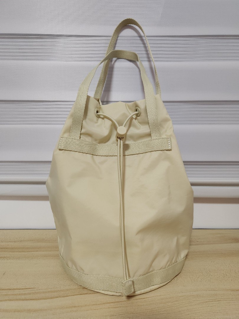 Uniqlo U Bucket Bag Medium on Carousell