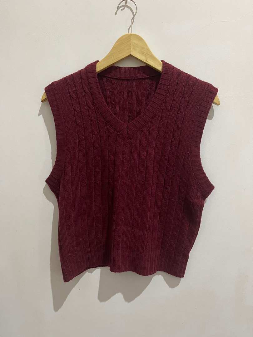 Vest merah maroon, Fesyen Wanita, Pakaian Wanita, Baju Luaran di Carousell