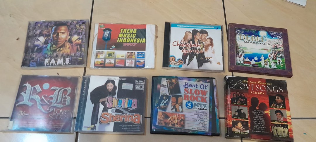 Vintage CDs, Musik & Media, CD, DVD & Lainnya di Carousell