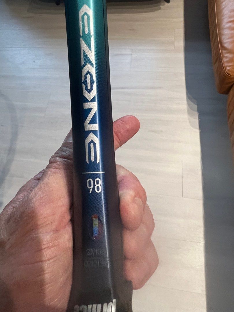 Yonex ezone 98 tour 2022 condition 9.9/10 ! grip 3 43/8 and grip 2 4 1/4 strung yonex poly tour ...
