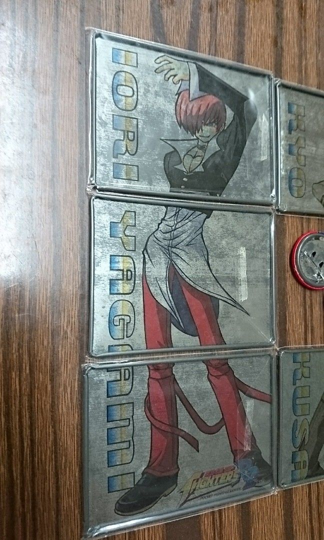 隨 Coco 附送 贈品 Snk King of fighters R2 KOF Snk 拳皇 漫畫 力奇 鐵牌 加 㩒章, 興趣及遊戲 ...