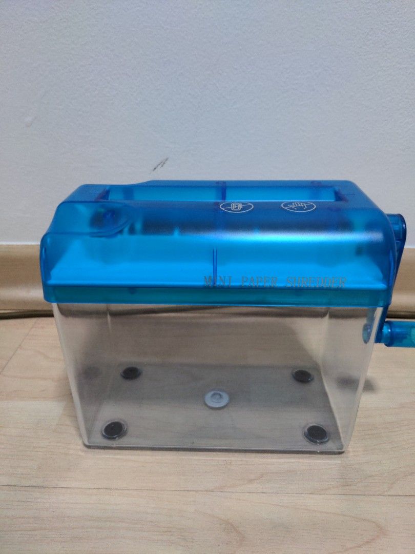 A6 mini paper shredder, Hobbies & Toys, Stationery & Craft, Craft ...